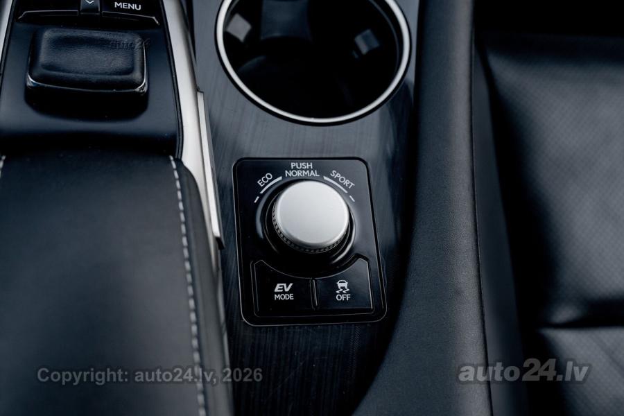 Grey Lexus RX 2016 in Parnu, with an engine capacity of 3.50 L and mileage of 115 thousand km for 29990 €, photo 26 on AUTOMOTO.COM.LV