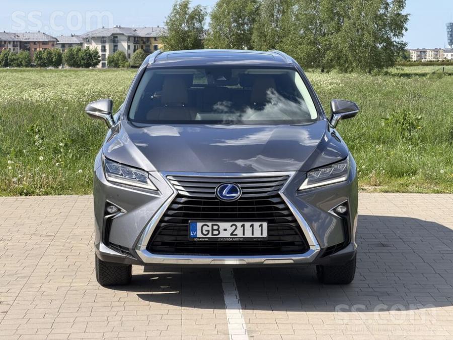 Grey Lexus RX 2018 in Riga, with an engine capacity of 3.50 L and mileage of 110 thousand km for 32500 €, photo 6 on AUTOMOTO.COM.LV