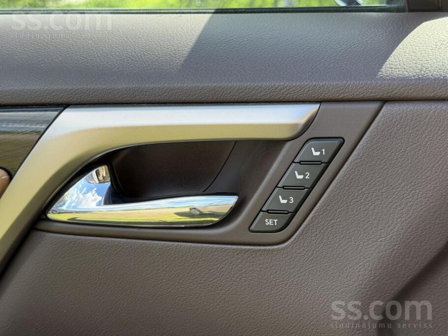 Grey Lexus RX 2018 in Riga, with an engine capacity of 3.50 L and mileage of 110 thousand km for 32500 €, photo 13 on AUTOMOTO.COM.LV