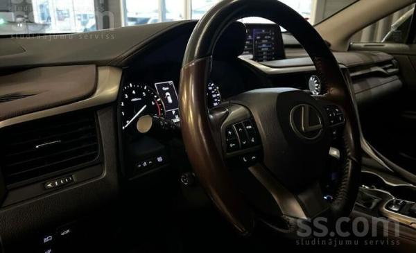 Grey Lexus RX 2018 in Riga, with an engine capacity of 3.50 L and mileage of 199 thousand km for 26900 €, photo 9 on AUTOMOTO.COM.LV