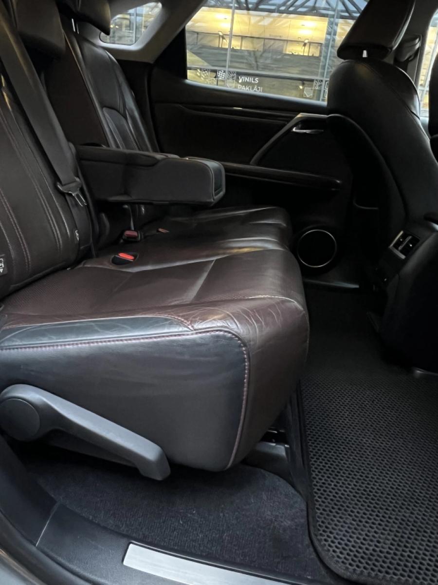 Grey Lexus RX 2019 in Riga, with an engine capacity of 3.50 L and mileage of 122 thousand km for 35750 €, photo 20 on AUTOMOTO.COM.LV