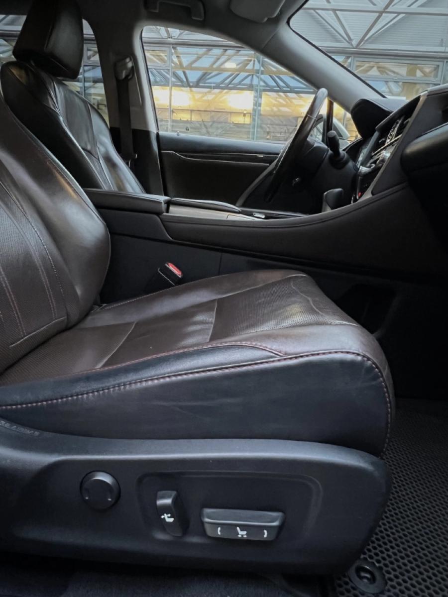 Grey Lexus RX 2019 in Riga, with an engine capacity of 3.50 L and mileage of 122 thousand km for 35750 €, photo 23 on AUTOMOTO.COM.LV