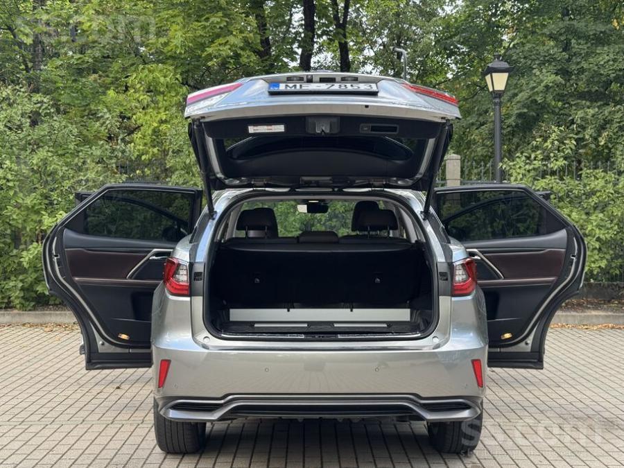 Grey Lexus RX 2019 in Riga, with an engine capacity of 3.50 L and mileage of 86 thousand km for 33890 €, photo 12 on AUTOMOTO.COM.LV