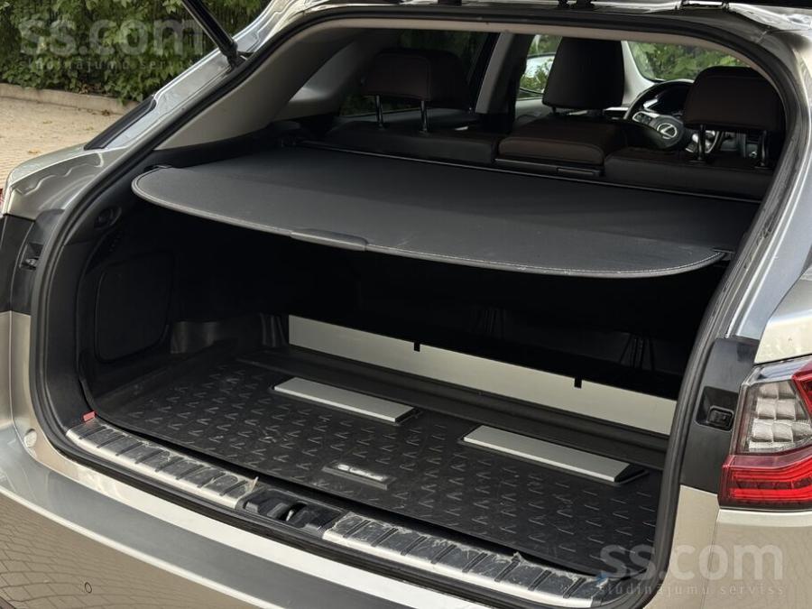 Grey Lexus RX 2019 in Riga, with an engine capacity of 3.50 L and mileage of 86 thousand km for 33890 €, photo 28 on AUTOMOTO.COM.LV
