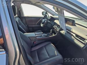 Grey Lexus RX 2020 in Riga, with an engine capacity of 3.50 L and mileage of 81 thousand km for 33400 €, photo 7 on AUTOMOTO.COM.LV