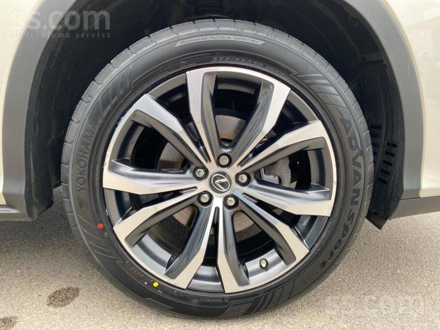 Grey Lexus RX 2021 in Tukums, with an engine capacity of 3.50 L and mileage of 85 thousand km for 41000 €, photo 16 on AUTOMOTO.COM.LV