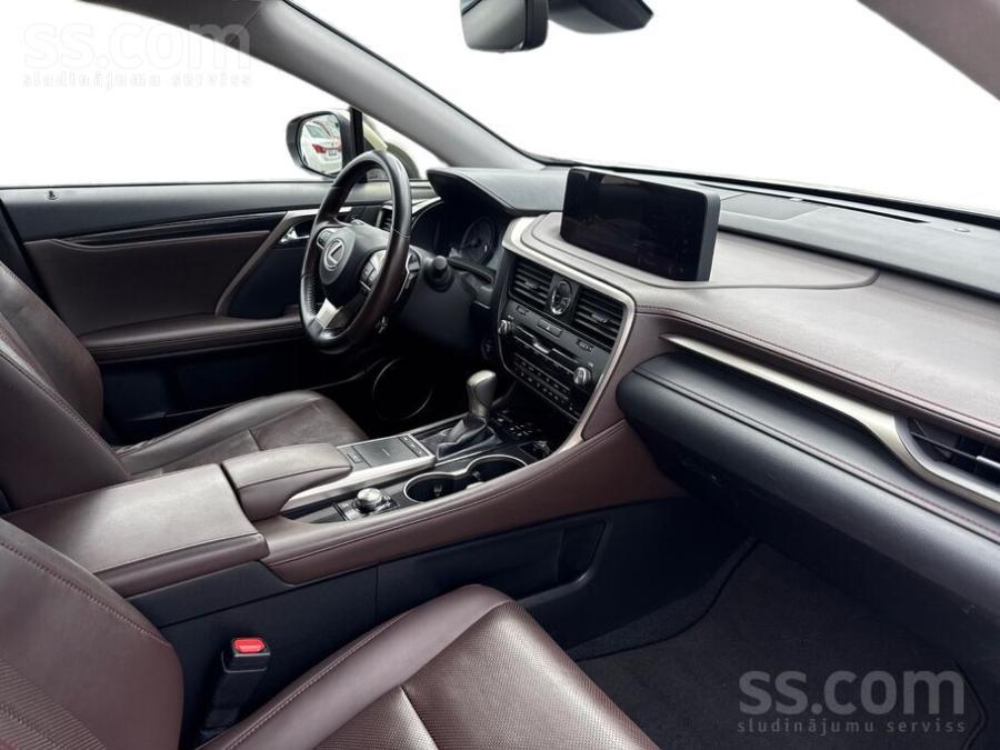 Pelēks Lexus RX 2021 Rīga, ar dzinēja tilpumu 3.50 L un nobraukumu 118 tūkst. km par 38000 €, foto 7 vietnē AUTOMOTO.COM.LV