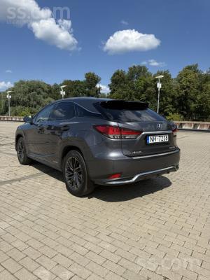 Pelēks Lexus RX 2022 Rīga, ar dzinēja tilpumu 3.50 L un nobraukumu 104 tūkst. km par 45500 €, foto 3 vietnē AUTOMOTO.COM.LV