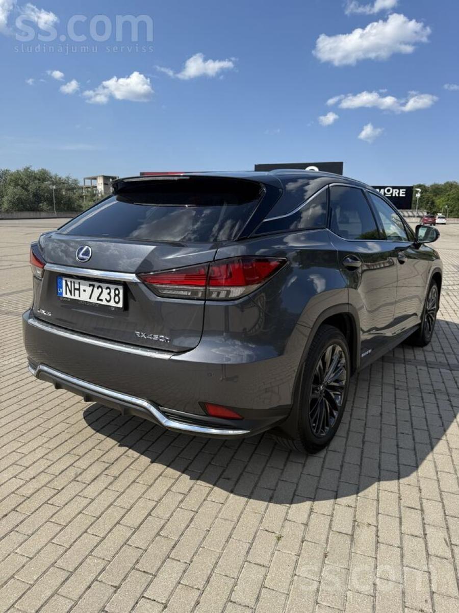 Pelēks Lexus RX 2022 Rīga, ar dzinēja tilpumu 3.50 L un nobraukumu 104 tūkst. km par 45500 €, foto 4 vietnē AUTOMOTO.COM.LV