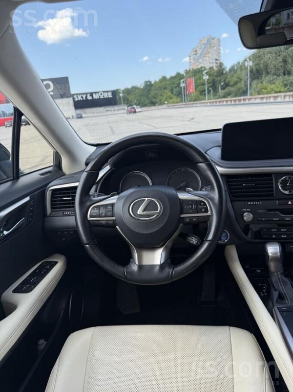 Pelēks Lexus RX 2022 Rīga, ar dzinēja tilpumu 3.50 L un nobraukumu 104 tūkst. km par 45500 €, foto 5 vietnē AUTOMOTO.COM.LV