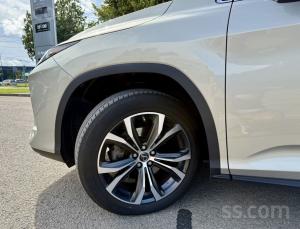 Pelēks Lexus RX 2022 Rīga, ar dzinēja tilpumu 3.50 L un nobraukumu 50 tūkst. km par 51500 €, foto 6 vietnē AUTOMOTO.COM.LV