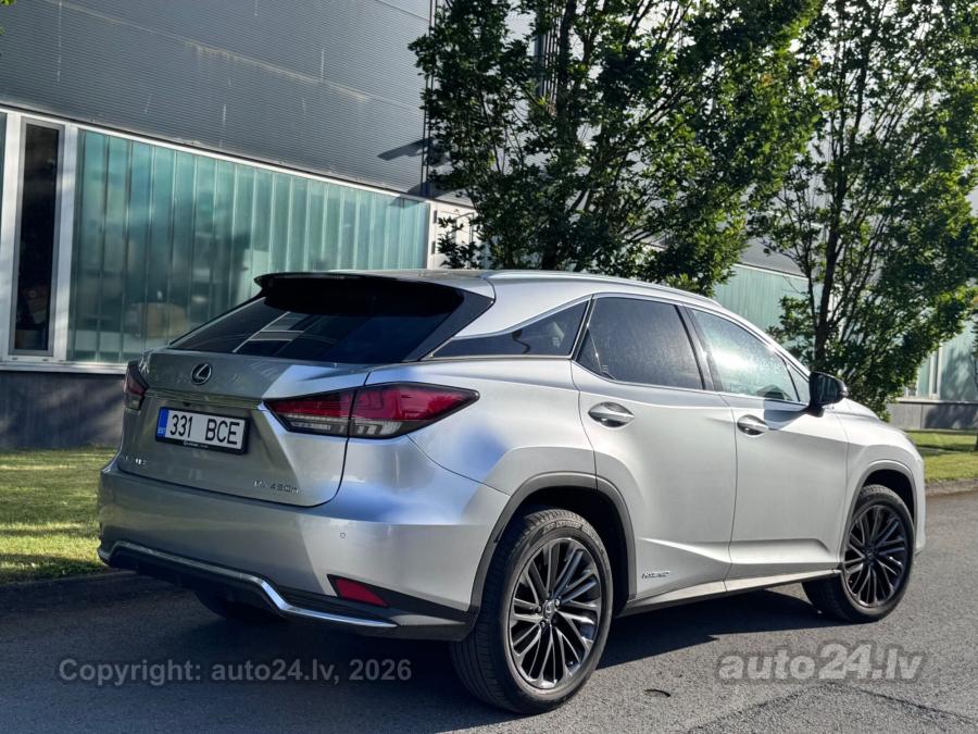 Pelēks Lexus RX 2022 Tallina, ar dzinēja tilpumu 3.50 L un nobraukumu 42 tūkst. km par 52500 €, foto 3 vietnē AUTOMOTO.COM.LV