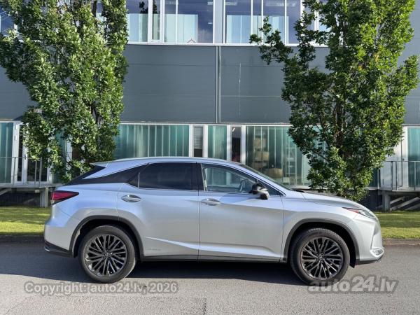 Pelēks Lexus RX 2022 Tallina, ar dzinēja tilpumu 3.50 L un nobraukumu 42 tūkst. km par 52500 €, foto 3 vietnē AUTOMOTO.COM.LV