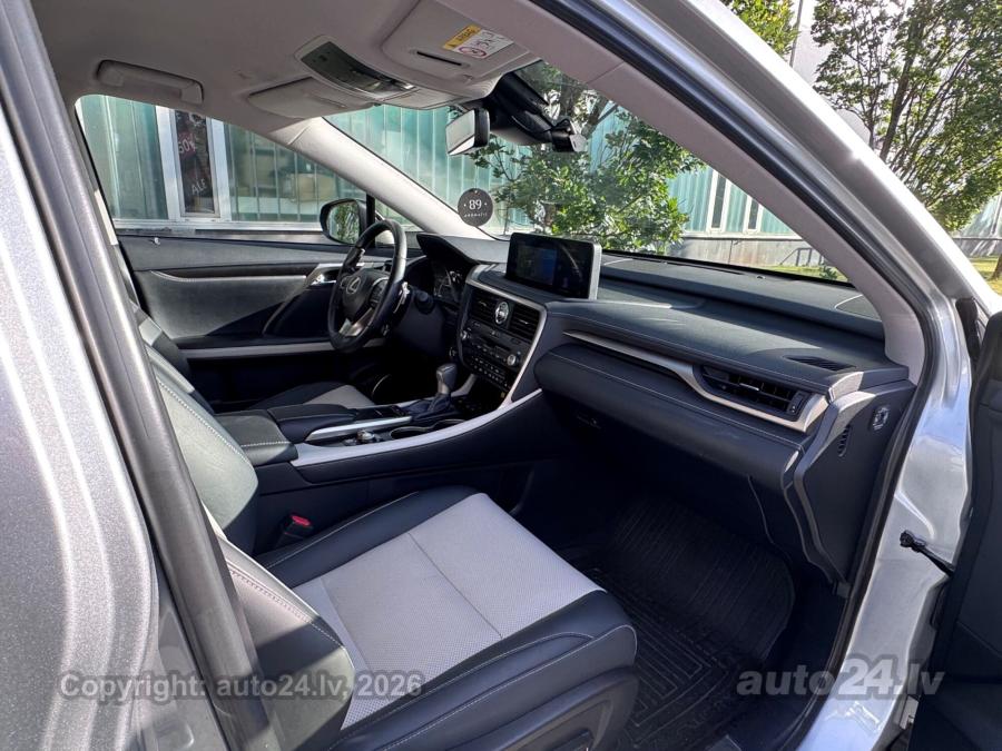 Pelēks Lexus RX 2022 Tallina, ar dzinēja tilpumu 3.50 L un nobraukumu 42 tūkst. km par 52500 €, foto 13 vietnē AUTOMOTO.COM.LV