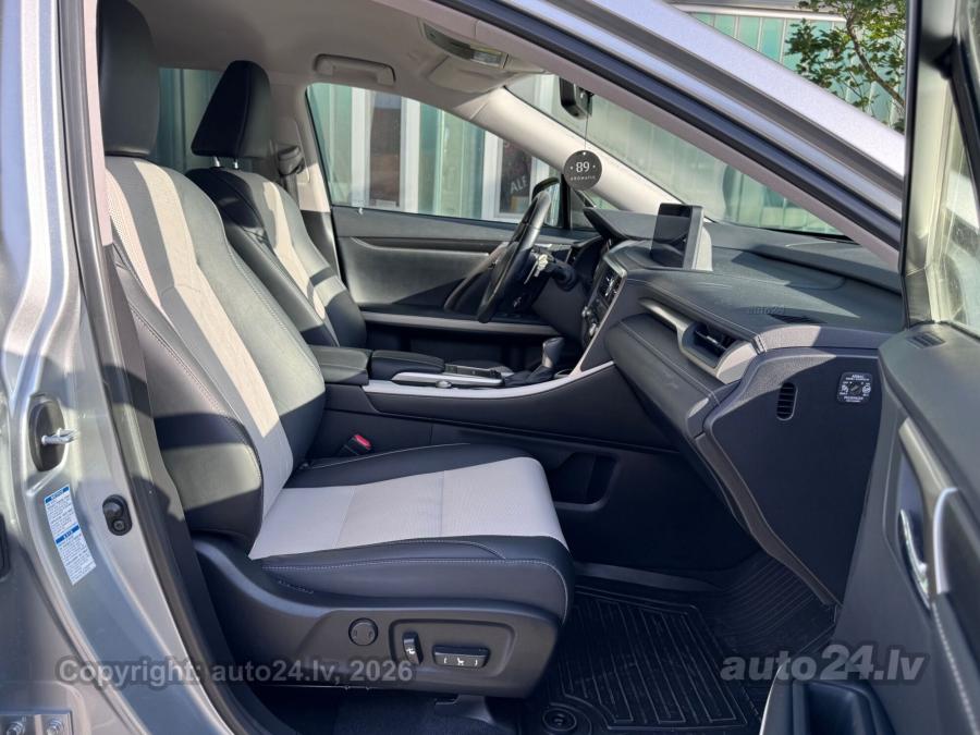Pelēks Lexus RX 2022 Tallina, ar dzinēja tilpumu 3.50 L un nobraukumu 42 tūkst. km par 52500 €, foto 15 vietnē AUTOMOTO.COM.LV