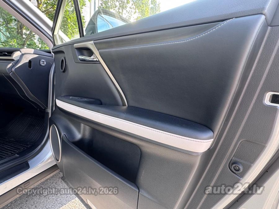Pelēks Lexus RX 2022 Tallina, ar dzinēja tilpumu 3.50 L un nobraukumu 42 tūkst. km par 52500 €, foto 25 vietnē AUTOMOTO.COM.LV