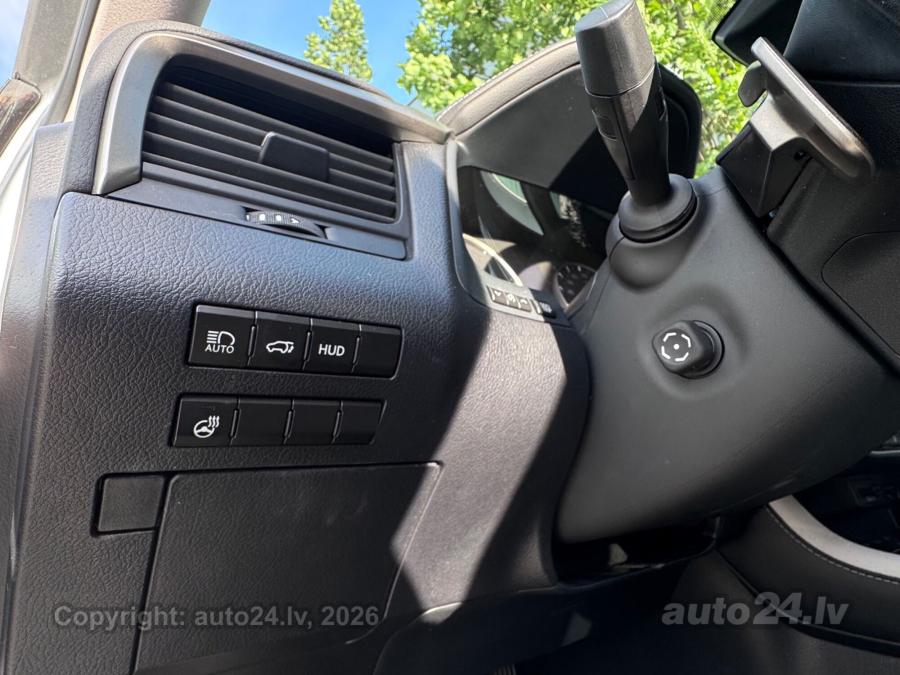 Pelēks Lexus RX 2022 Tallina, ar dzinēja tilpumu 3.50 L un nobraukumu 42 tūkst. km par 52500 €, foto 26 vietnē AUTOMOTO.COM.LV