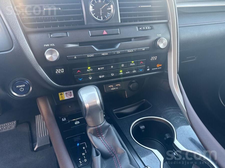 Pelēks Lexus RX 2022 Rīga, ar dzinēja tilpumu 3.50 L un nobraukumu 168 tūkst. km par 38000 €, foto 21 vietnē AUTOMOTO.COM.LV