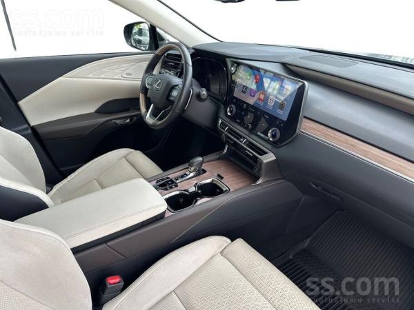 Pelēks Lexus RX 2023 Rīga, ar dzinēja tilpumu 2.50 L un nobraukumu 63 tūkst. km par 64500 €, foto 6 vietnē AUTOMOTO.COM.LV