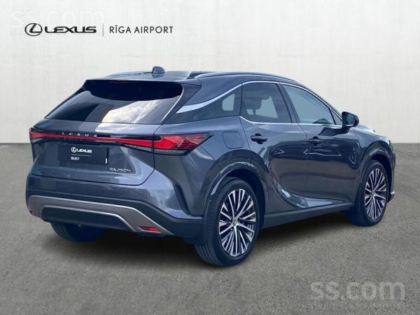 Pelēks Lexus RX 2024 Rīga, ar dzinēja tilpumu 2.50 L un nobraukumu 19 tūkst. km par 77000 €, foto 2 vietnē AUTOMOTO.COM.LV