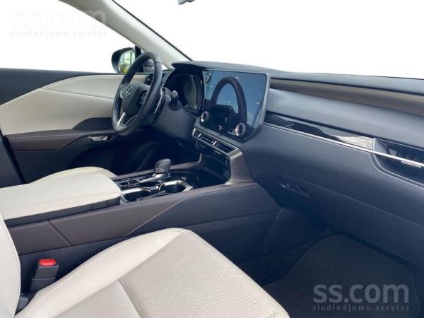 Pelēks Lexus RX 2024 Rīga, ar dzinēja tilpumu 2.50 L un nobraukumu 19 tūkst. km par 77000 €, foto 6 vietnē AUTOMOTO.COM.LV