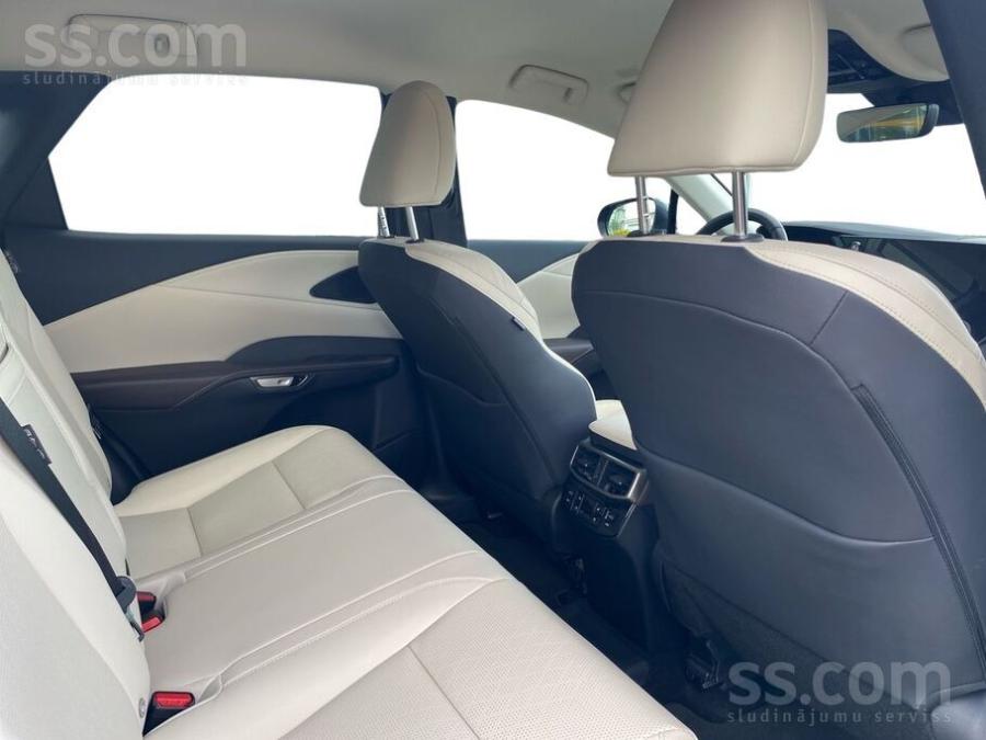 Pelēks Lexus RX 2024 Rīga, ar dzinēja tilpumu 2.50 L un nobraukumu 19 tūkst. km par 77000 €, foto 7 vietnē AUTOMOTO.COM.LV
