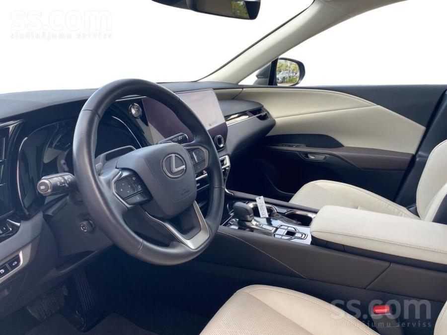 Pelēks Lexus RX 2024 Rīga, ar dzinēja tilpumu 2.50 L un nobraukumu 19 tūkst. km par 77000 €, foto 11 vietnē AUTOMOTO.COM.LV
