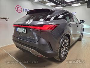 Pelēks Lexus RX 2024 Tallina, ar dzinēja tilpumu 2.50 L un nobraukumu 39 tūkst. km par 63900 €, foto 7 vietnē AUTOMOTO.COM.LV