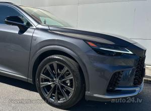 Pelēks Lexus RX 2024 Tallina, ar dzinēja tilpumu 2.50 L un nobraukumu 22 tūkst. km par 67000 €, foto 3 vietnē AUTOMOTO.COM.LV