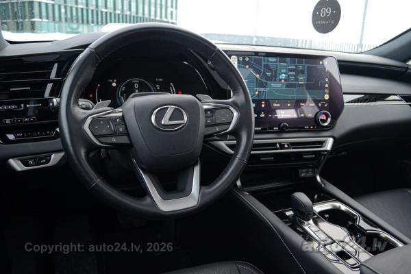 Grey Lexus RX 2024 in Tallinn, with an engine capacity of 2.50 L and mileage of 22 thousand km for 67000 €, photo 4 on AUTOMOTO.COM.LV
