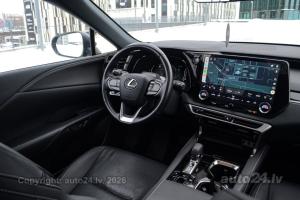 Pelēks Lexus RX 2024 Tallina, ar dzinēja tilpumu 2.50 L un nobraukumu 22 tūkst. km par 67000 €, foto 6 vietnē AUTOMOTO.COM.LV