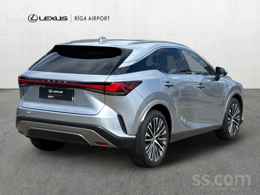 Grey Lexus RX 2025 in Riga, with an engine capacity of 2.50 L and mileage of 12 thousand km for 66900 €, photo 3 on AUTOMOTO.COM.LV