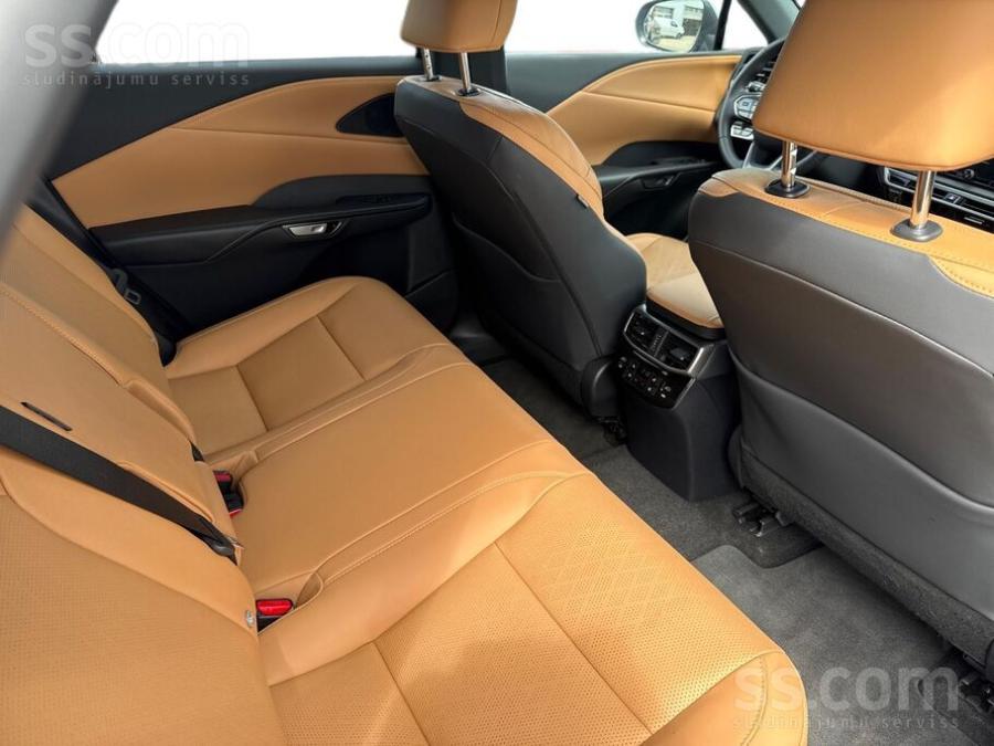 Grey Lexus RX 2025 in Riga, with an engine capacity of 2.50 L and mileage of 12 thousand km for 66900 €, photo 8 on AUTOMOTO.COM.LV