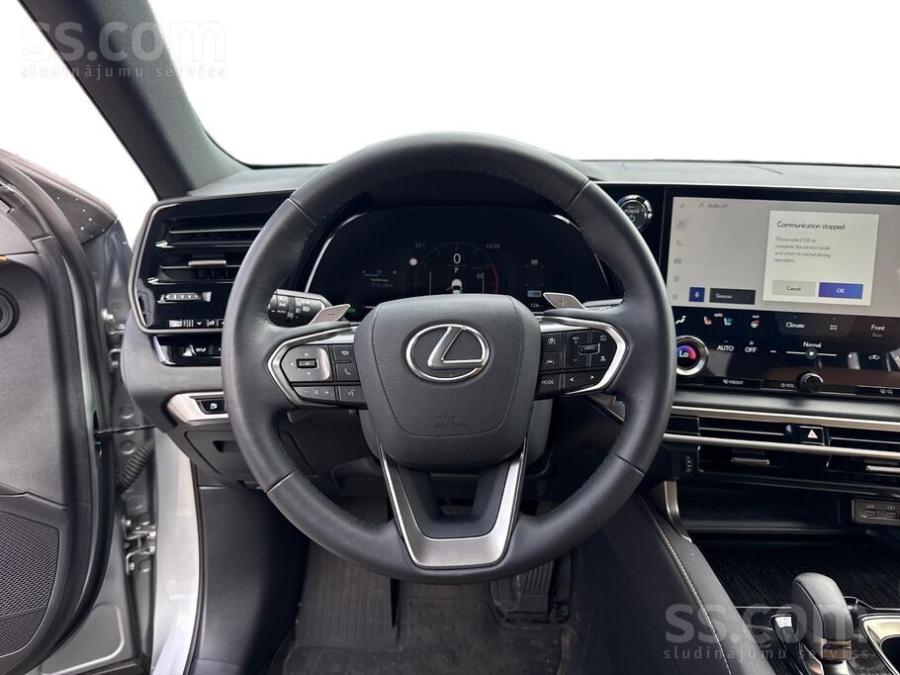Grey Lexus RX 2025 in Riga, with an engine capacity of 2.50 L and mileage of 12 thousand km for 66900 €, photo 10 on AUTOMOTO.COM.LV