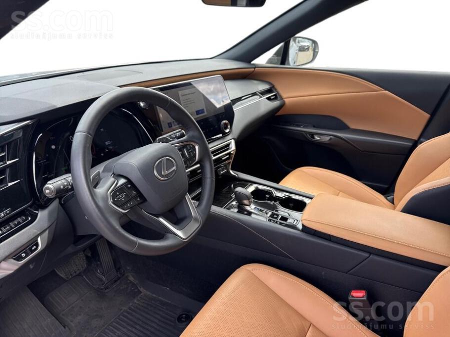 Grey Lexus RX 2025 in Riga, with an engine capacity of 2.50 L and mileage of 12 thousand km for 66900 €, photo 12 on AUTOMOTO.COM.LV