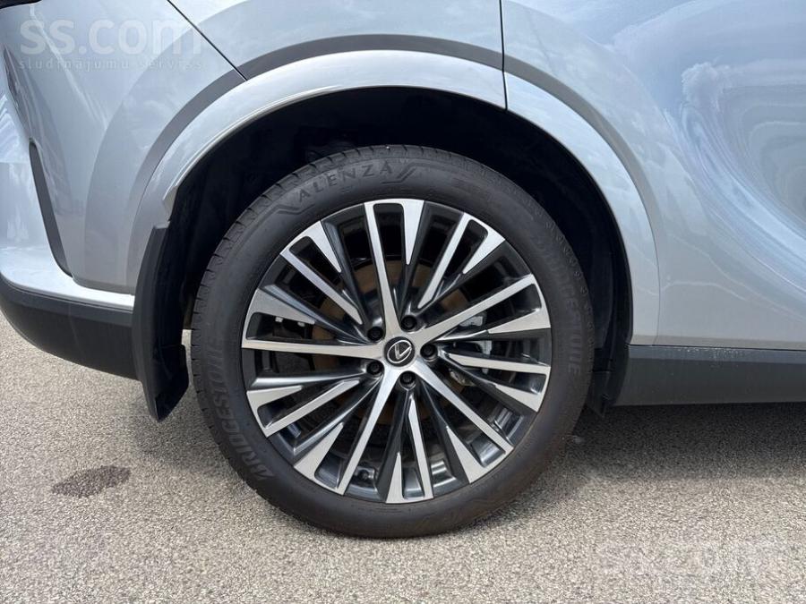 Grey Lexus RX 2025 in Riga, with an engine capacity of 2.50 L and mileage of 12 thousand km for 66900 €, photo 16 on AUTOMOTO.COM.LV