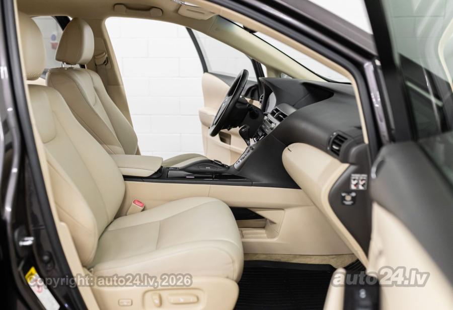 Pelēks Lexus RX 2009 Tallina, ar dzinēja tilpumu 3.50 L un nobraukumu 231 tūkst. km par 10990 €, foto 12 vietnē AUTOMOTO.COM.LV