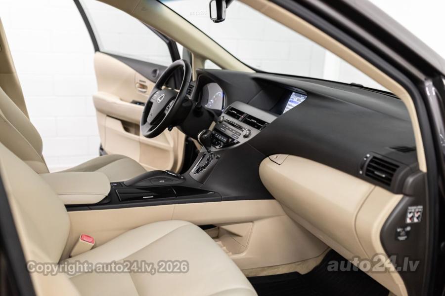 Pelēks Lexus RX 2009 Tallina, ar dzinēja tilpumu 3.50 L un nobraukumu 231 tūkst. km par 10990 €, foto 13 vietnē AUTOMOTO.COM.LV
