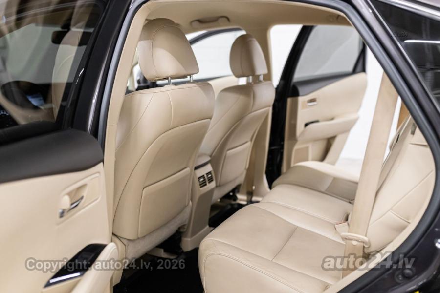 Pelēks Lexus RX 2009 Tallina, ar dzinēja tilpumu 3.50 L un nobraukumu 231 tūkst. km par 10990 €, foto 14 vietnē AUTOMOTO.COM.LV