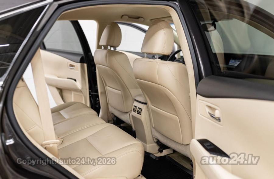 Pelēks Lexus RX 2009 Tallina, ar dzinēja tilpumu 3.50 L un nobraukumu 231 tūkst. km par 10990 €, foto 15 vietnē AUTOMOTO.COM.LV