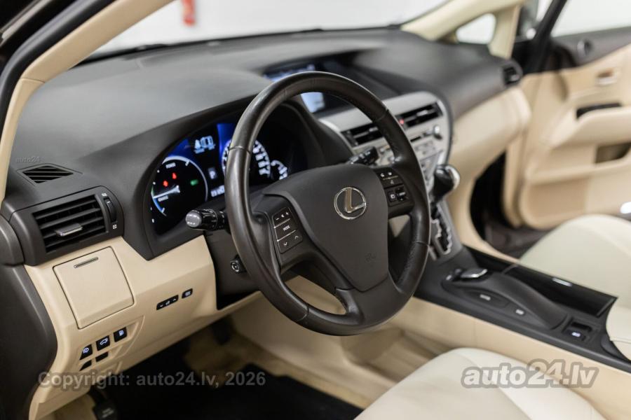 Pelēks Lexus RX 2009 Tallina, ar dzinēja tilpumu 3.50 L un nobraukumu 231 tūkst. km par 10990 €, foto 16 vietnē AUTOMOTO.COM.LV