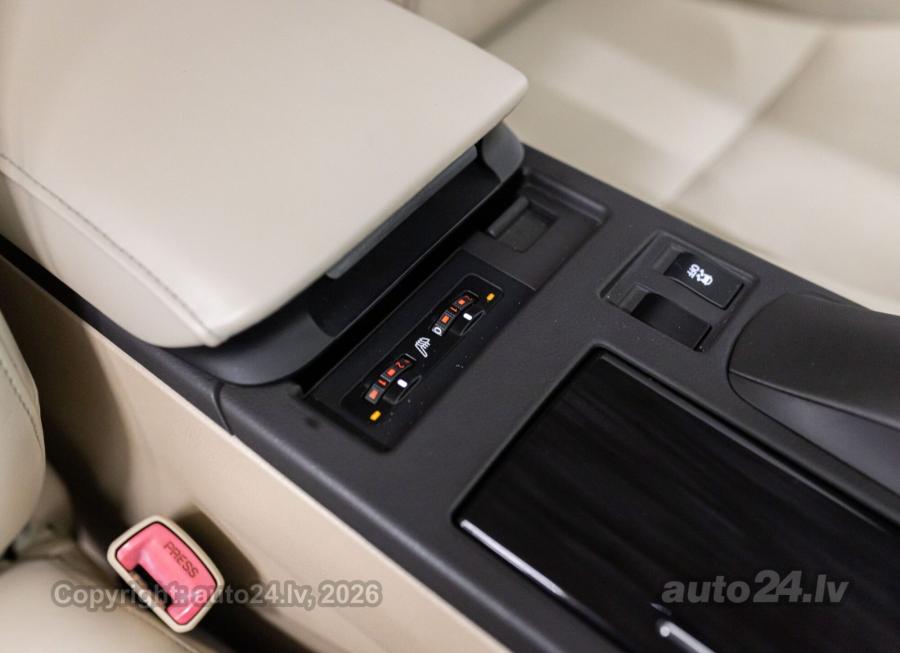 Pelēks Lexus RX 2009 Tallina, ar dzinēja tilpumu 3.50 L un nobraukumu 231 tūkst. km par 10990 €, foto 26 vietnē AUTOMOTO.COM.LV