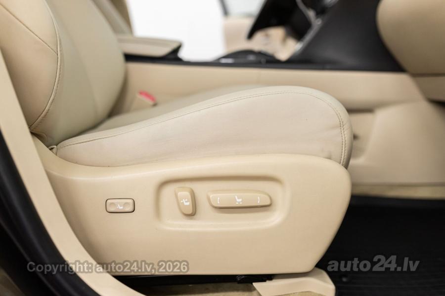 Pelēks Lexus RX 2009 Tallina, ar dzinēja tilpumu 3.50 L un nobraukumu 231 tūkst. km par 10990 €, foto 27 vietnē AUTOMOTO.COM.LV