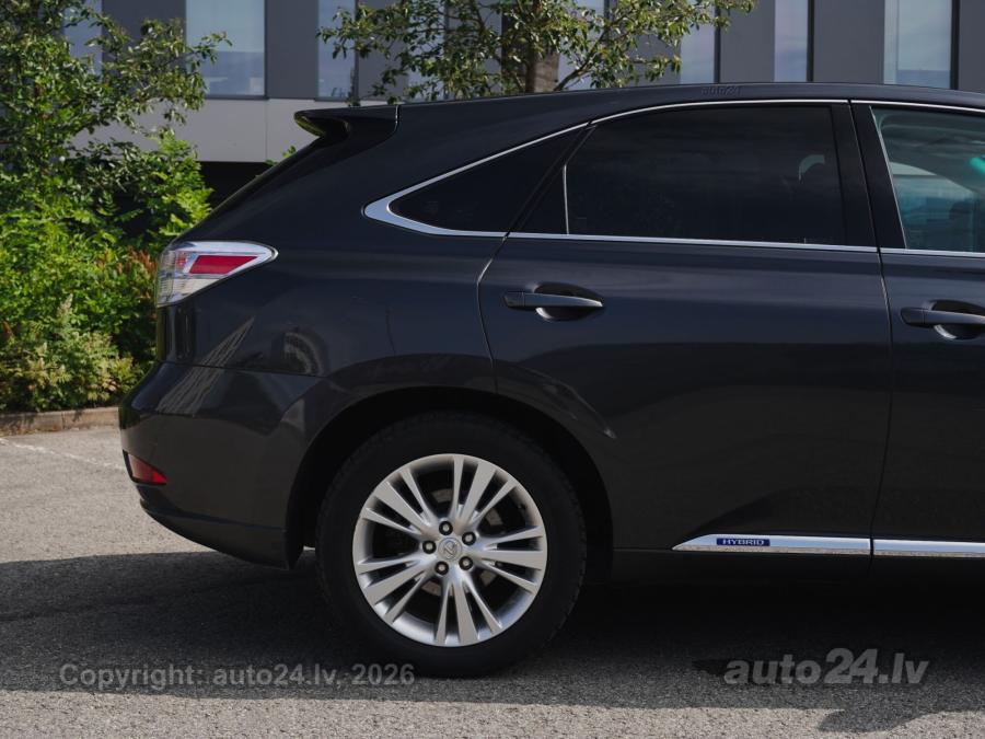 Grey Lexus RX 2009 in Tallinn, with an engine capacity of 3.50 L and mileage of 213 thousand km for 15500 €, photo 12 on AUTOMOTO.COM.LV