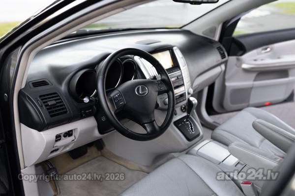 Lexus RX 2009 in Tallinn on AUTOMOTO.COM.LV Grey Lexus RX 2009 in Tallinn, with an engine capacity of 3.30 L and mileage of 271 thousand km for 5499 €, photo 8 on AUTOMOTO.COM.LV