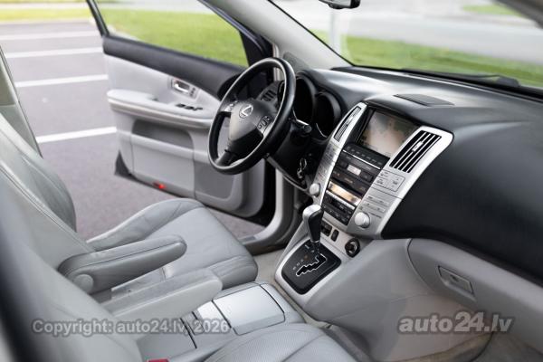 Lexus RX 2009 in Tallinn on AUTOMOTO.COM.LV Grey Lexus RX 2009 in Tallinn, with an engine capacity of 3.30 L and mileage of 271 thousand km for 5499 €, photo 11 on AUTOMOTO.COM.LV