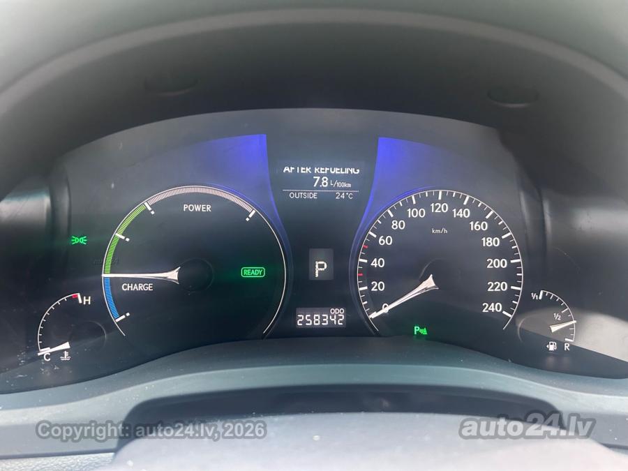 Grey Lexus RX 2012 in Tallinn, with an engine capacity of 3.50 L and mileage of 260 thousand km for 13200 €, photo 8 on AUTOMOTO.COM.LV