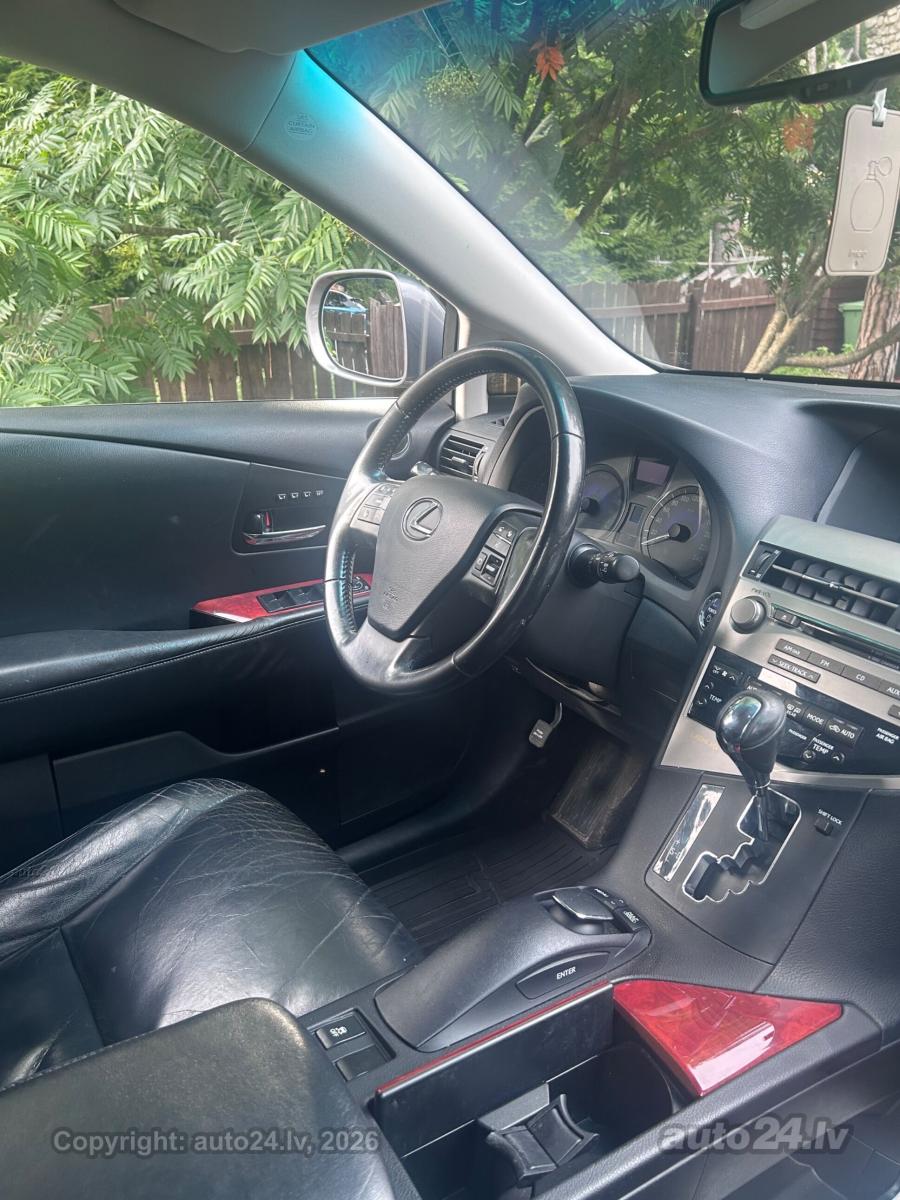 Grey Lexus RX 2012 in Tallinn, with an engine capacity of 3.50 L and mileage of 260 thousand km for 13200 €, photo 9 on AUTOMOTO.COM.LV