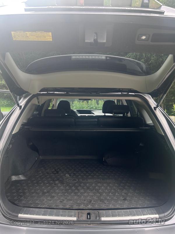 Pelēks Lexus RX 2012 Tallina, ar dzinēja tilpumu 3.50 L un nobraukumu 260 tūkst. km par 13200 €, foto 10 vietnē AUTOMOTO.COM.LV