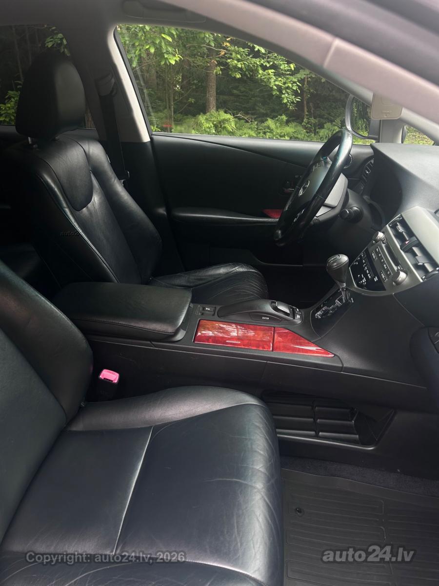 Grey Lexus RX 2012 in Tallinn, with an engine capacity of 3.50 L and mileage of 260 thousand km for 13200 €, photo 16 on AUTOMOTO.COM.LV